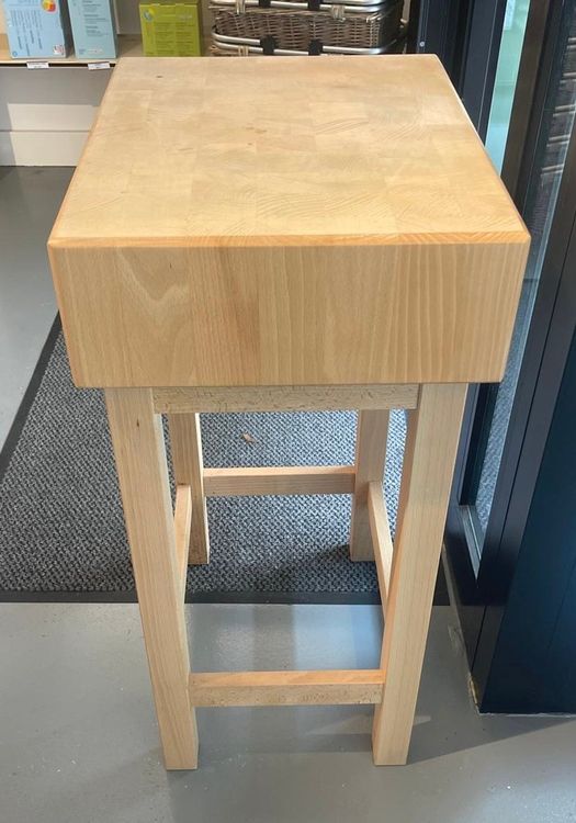 Gewerbe Hackblock aus Holz, als Abstelltisch genutzt | Kaufen auf Ricardo