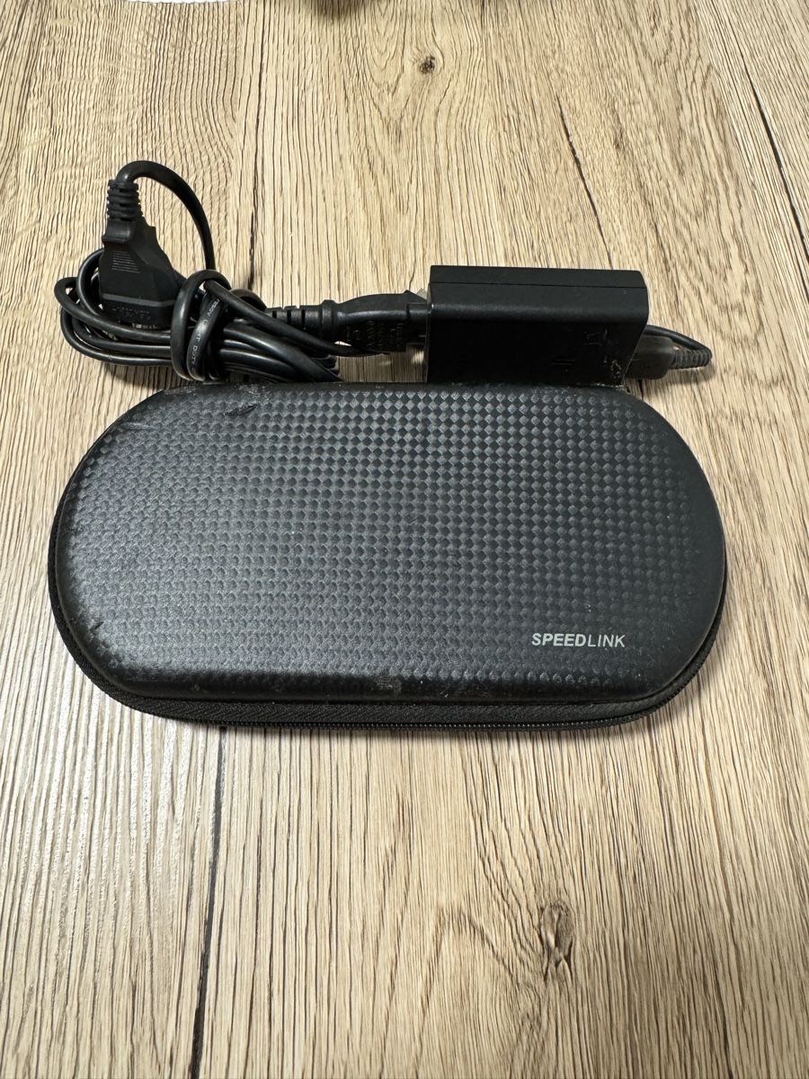 Console Sony PS Vita avec chargeur et étui! (D'occasion) à geneve pour ...