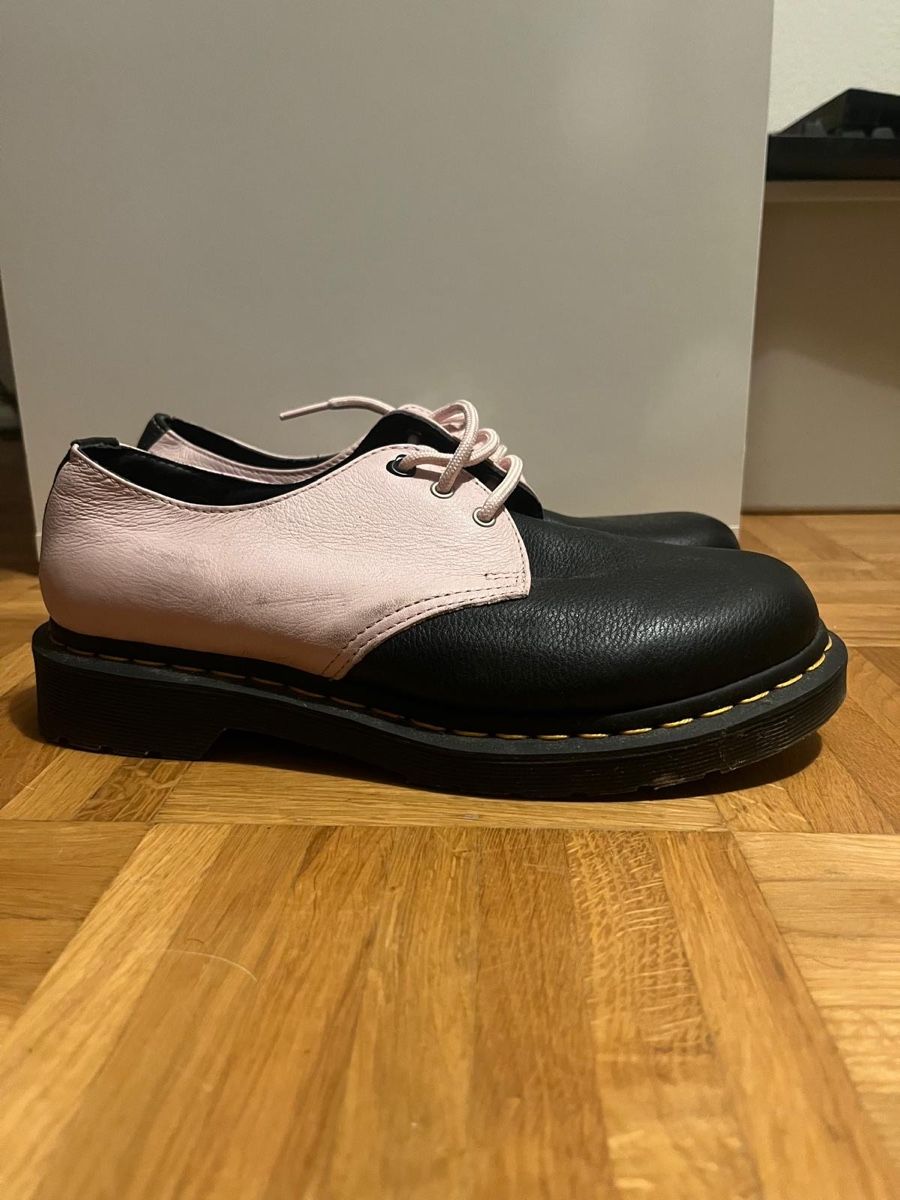 Dr Martens basses rose et noir (D'occasion) à Monthey pour CHF 35 ...