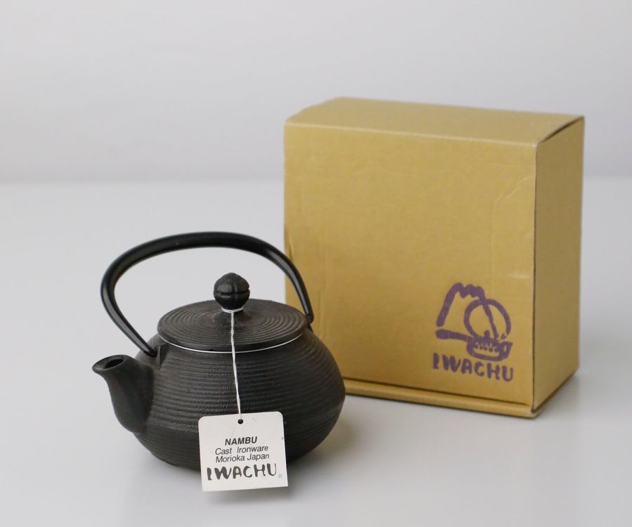 Teiera nera nuova in ghisa Iwachu 0,3 L (Neu und originalverpackt) in Lugano für CHF 52 – mit ...