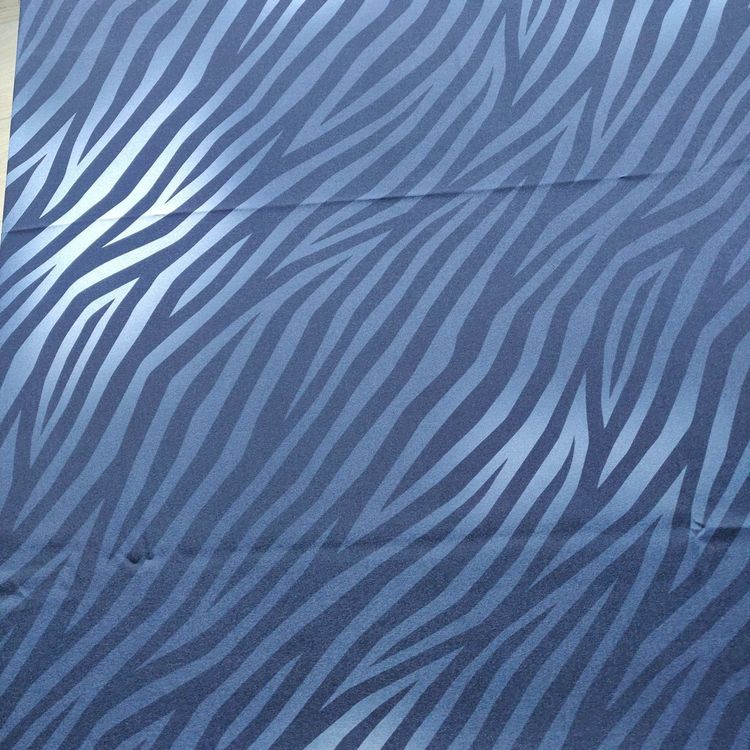 Italienische Designer reine Seide 2m x 1.4m matt/glanz (Neu (gemäss ...