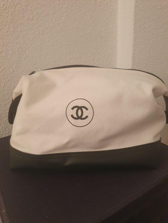 Beauty case CHANEL - nuovo - (Neu und originalverpackt) in Chiasso für ...