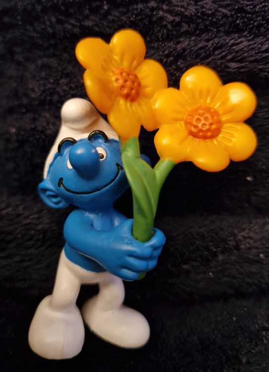 Schlumpf mit Blumen | Kaufen auf Ricardo