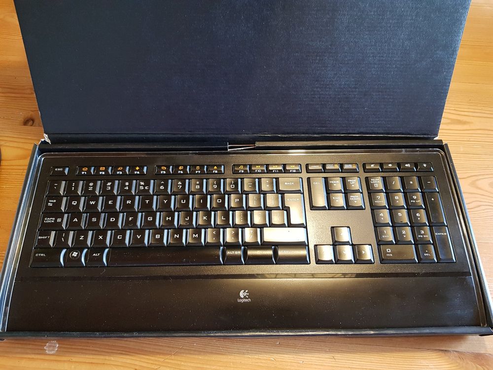 Logitech Ultra-Slim Illuminated Keyboard, US-English, USB (Neu (gemäss ...