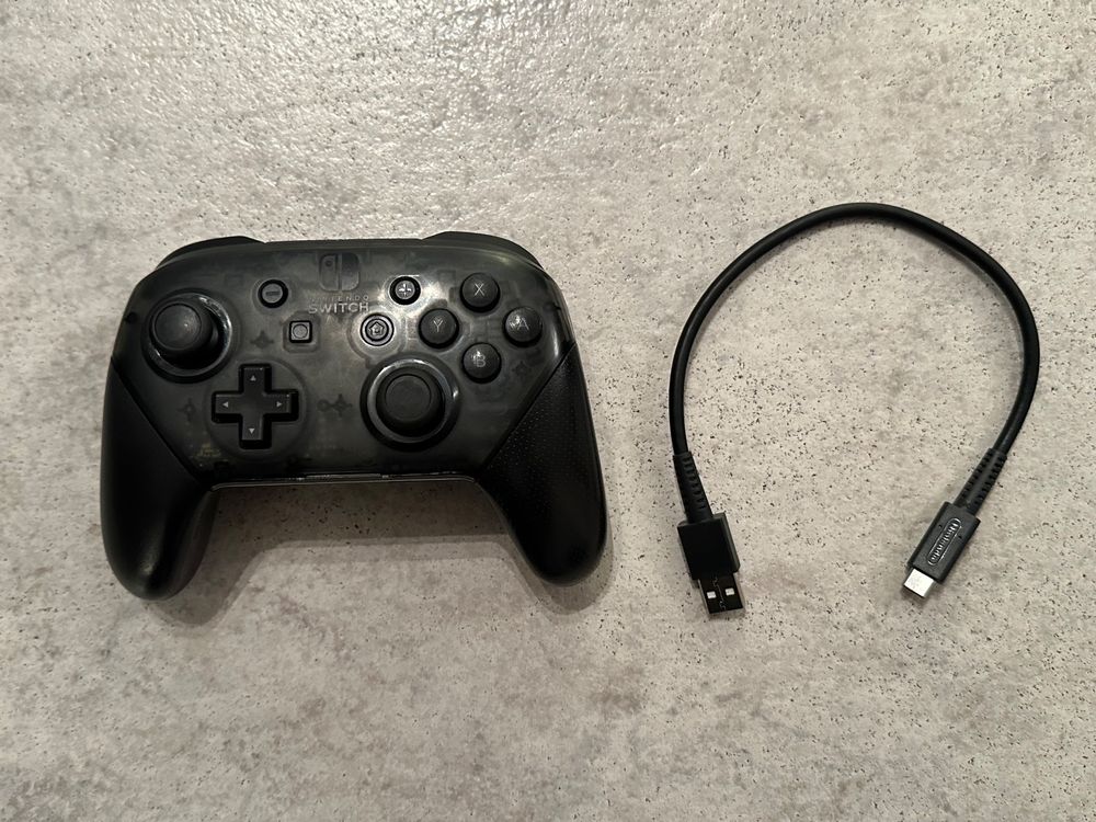 Nintendo Switch Pro Controller mit Original Kabel (Gebraucht) in ...