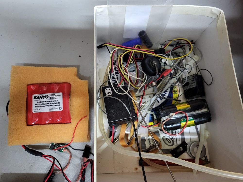 Modellflug Starterbox mit diversem Zubehör (Gebraucht) in ...
