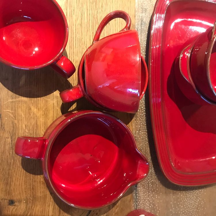 8 tlg. Geschirr Set in Himbeer Rot (Gebraucht) in Ferden für CHF 10 ...