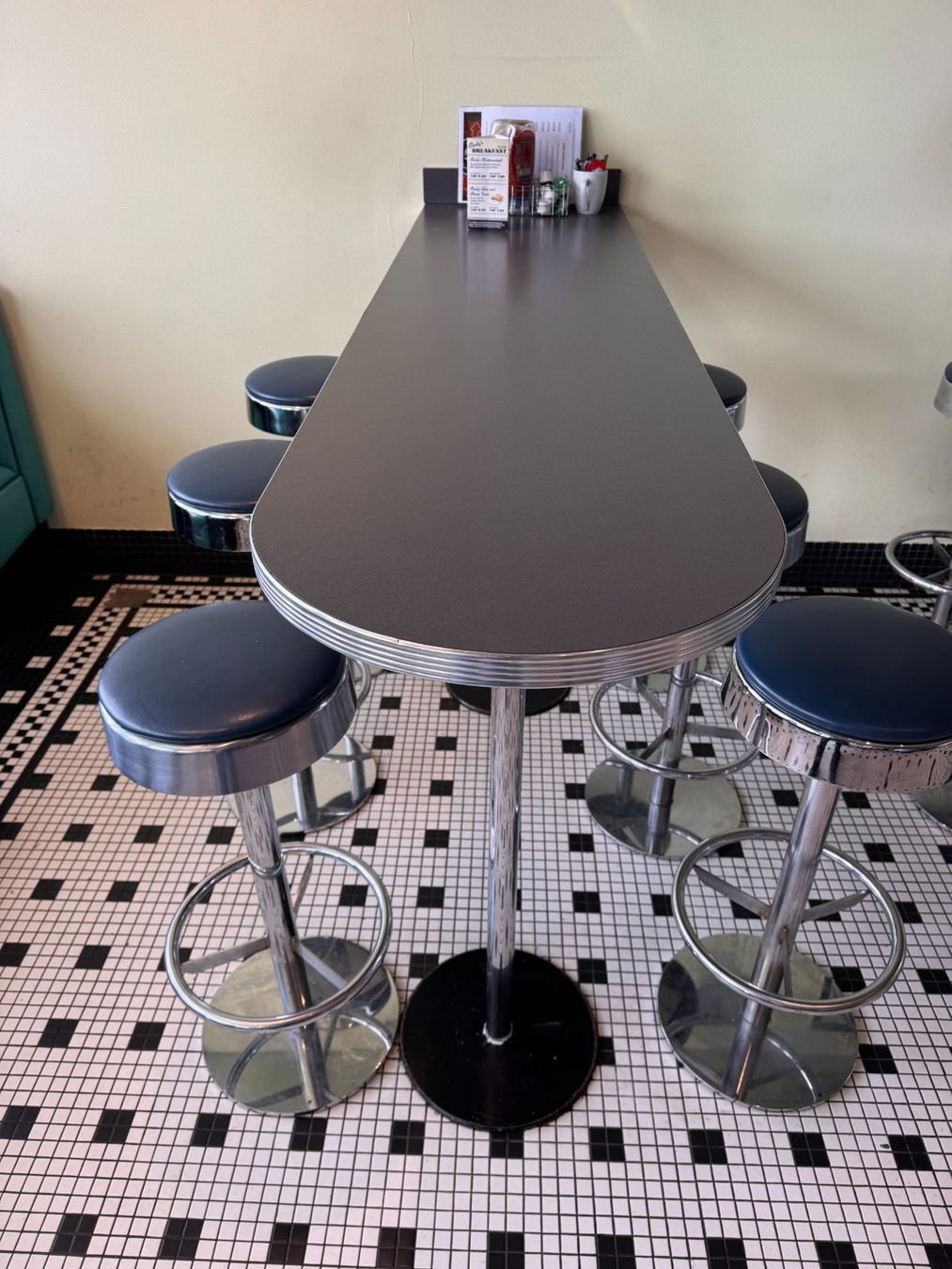 Cindy's Diner: Original Mobiliar - Hochtisch Wandmontage - 1 (Gebraucht) in Wädenswil für CHF ...