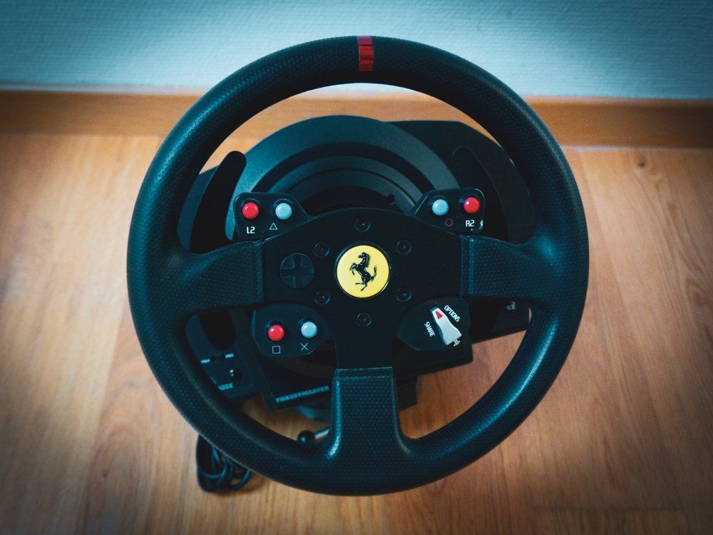 Thrustmaster T300 Lenkrad und Pedale | Kaufen auf Ricardo