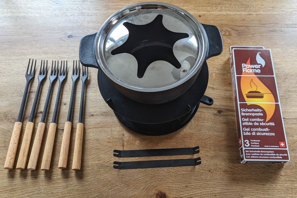 Kisag Fondue-Set mit Brennpaste-Brenner und sechs Gabeln (Gebraucht) in Andelfingen für CHF 20 ...