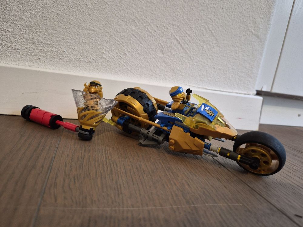 Cooles LEGO Ninjago Jay's Bike und Gold Ninja im Spinner (Gebraucht) in Nürensdorf für CHF 9 ...
