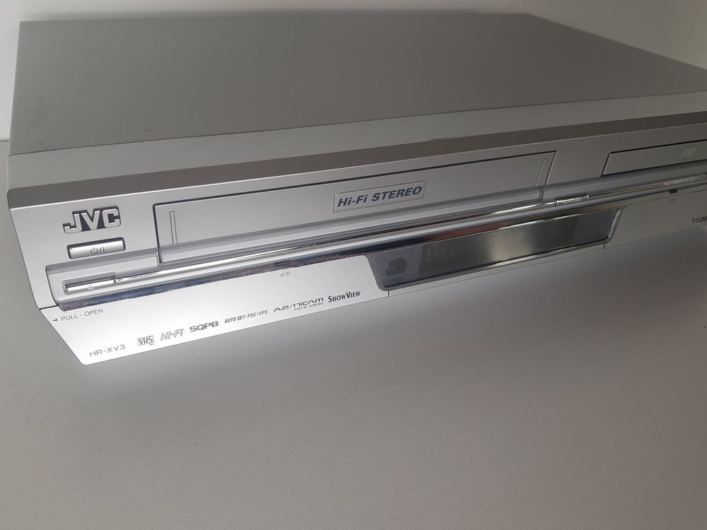 JVC VHS Videorecorder + DVD Spieler Combi Gerät [HR-XV3] (Gebraucht) in Bassersdorf für CHF 129 ...