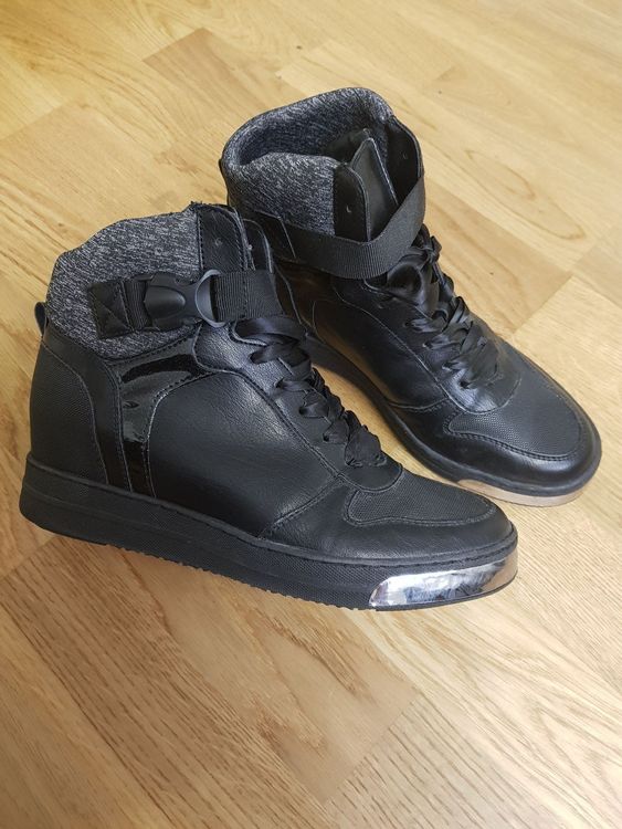 Turnschuhe mit Absatz (Neu (gemäss Beschreibung)) in Toffen für CHF 5.5 ...