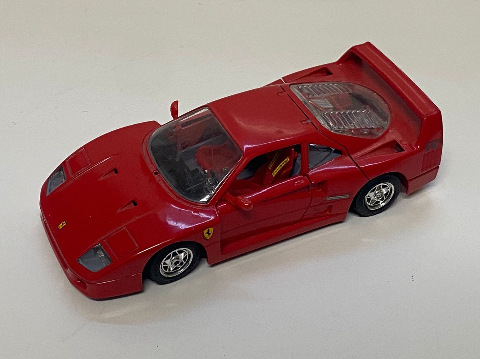 Wunderschone Burago Ferrari F40 1987 Fotos