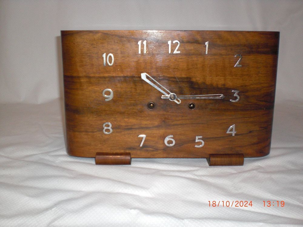 Horloge de table vintage en bois (Gebraucht) in La Chaux-de-Fonds für CHF 49 – mit Lieferung auf ...