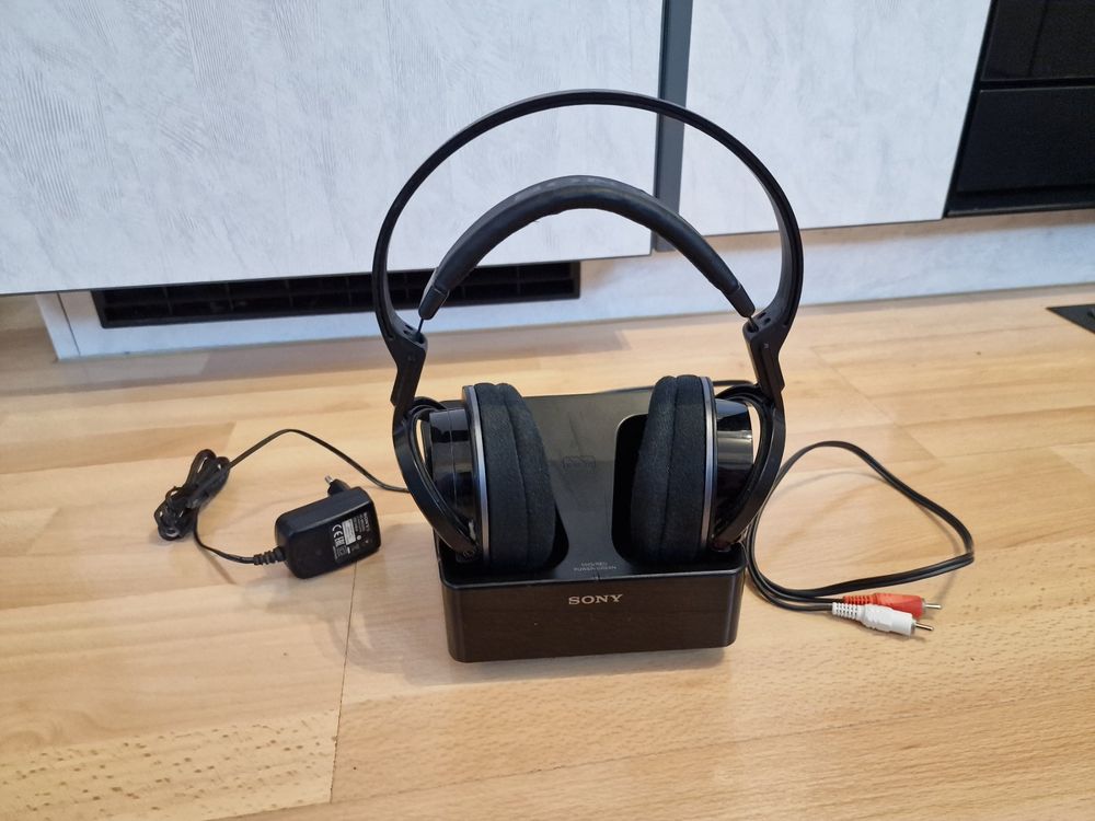 Sony MDR-RF855R Wireless Kopfhörer inkl. Ladestation | Kaufen auf Ricardo