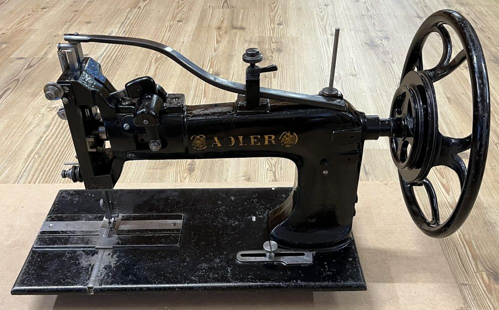Antike Sattler-Nähmaschine Adler Klasse 3 (Gebraucht) in Kriens für CHF 55 – nur Abholung auf ...