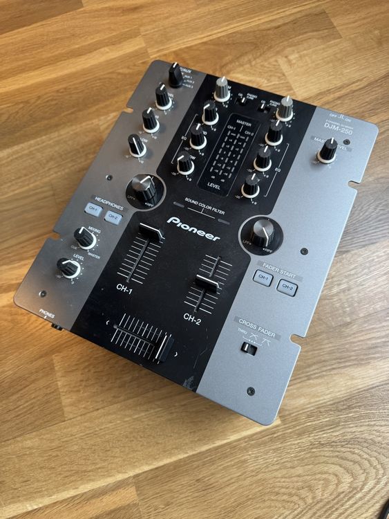 Pioneer DJM-250 DJ-Mixer + AKG K182 Kopfhörer | Kaufen auf Ricardo