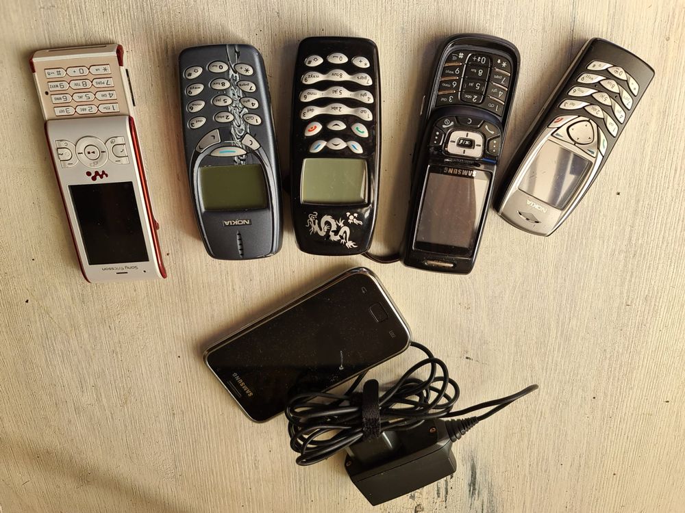 Alte Handys (Gebraucht) in Erlinsbach für CHF 15 – mit Lieferung auf ...
