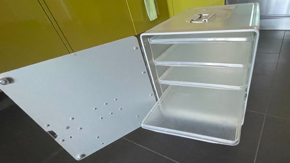 Galley Box mit 4 transparenten Tablaren und Rollen | Kaufen auf Ricardo