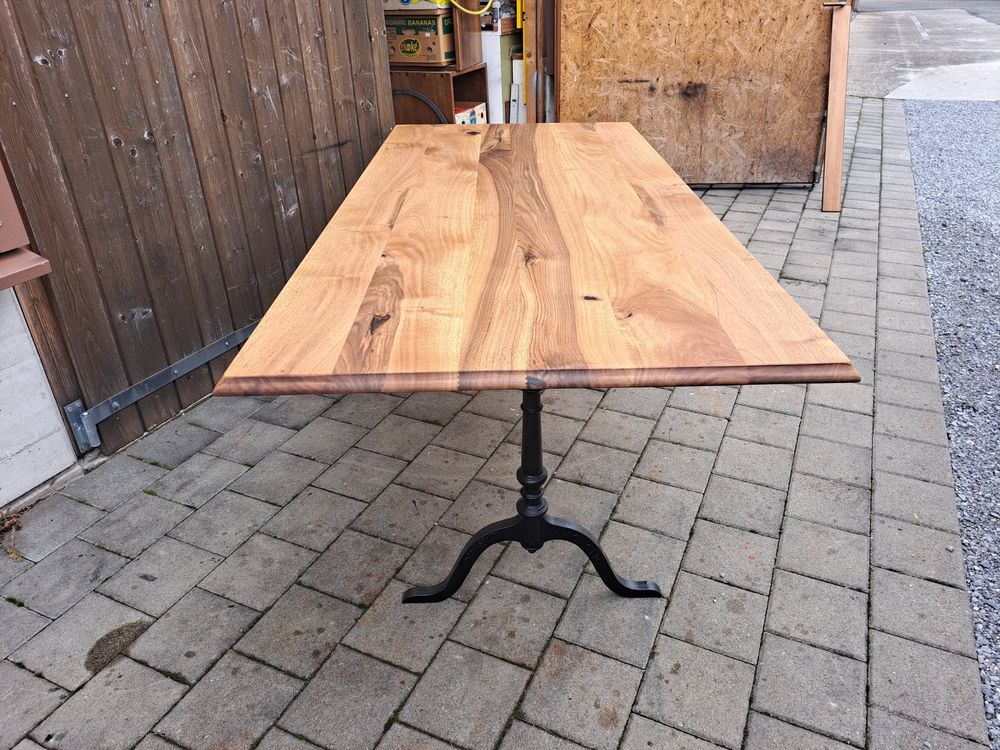 Beizentisch aus Nussbammholz Massiv (Gebraucht) in Buch am Irchel für CHF 900 – nur Abholung auf ...