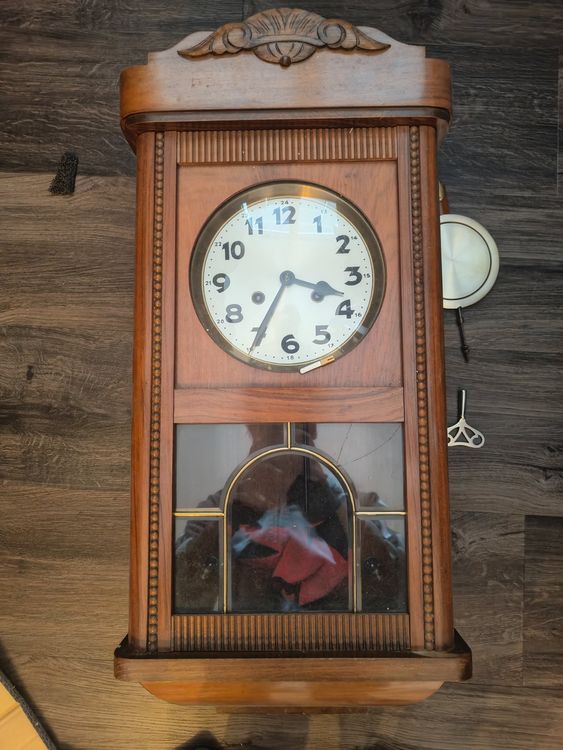 Antike Wanduhr mit Schlagwerk und Schlüssel (Gebraucht) in Stetten SH für CHF 50 – nur Abholung ...