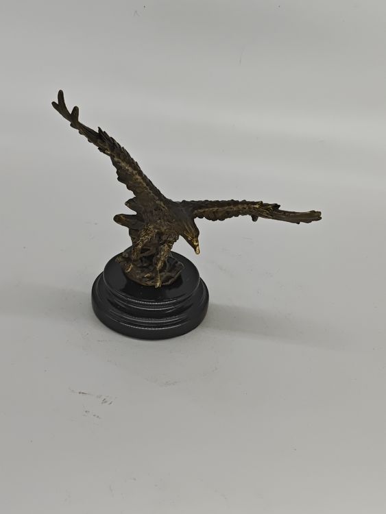 FLIEGENDER ADLER BRONZE STATUE AUF MARMORSOCKEL TOP TOP (Gebraucht) in Jeuss für CHF 99 – mit ...
