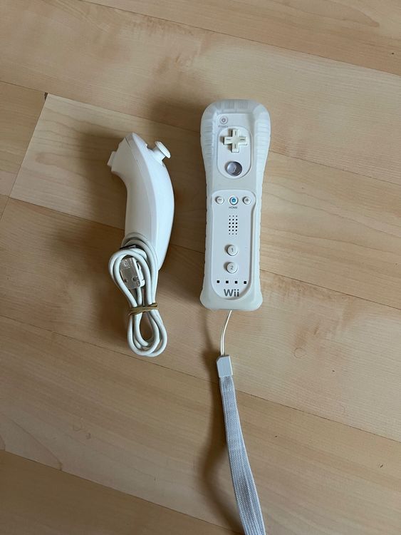 Original Nintendo Wii Remote & Nunchuck Weiss (Gebraucht) in Andhausen ...
