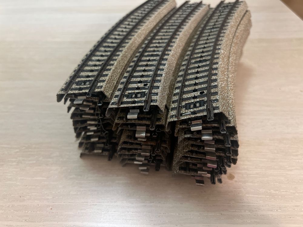 Märklin 30 x 5206 gebogenes gleis M H0 (Gebraucht) in St-Aubin-Sauges für CHF 12 – mit Lieferung ...