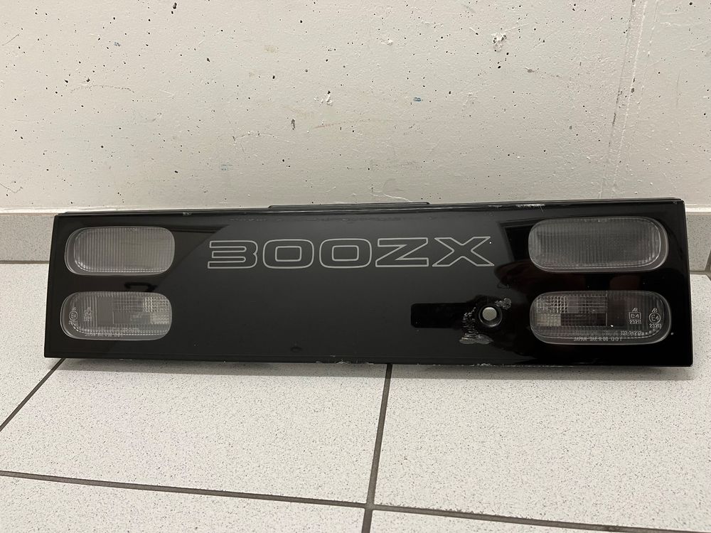 Nissan 300ZX Z32 Tail Lights Center Panel (Gebraucht) in Sementina für ...