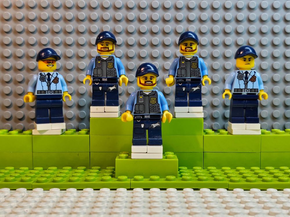 5 Lego-Minifiguren aus diversen Serien, Polizei,.. (Gebraucht) in ...
