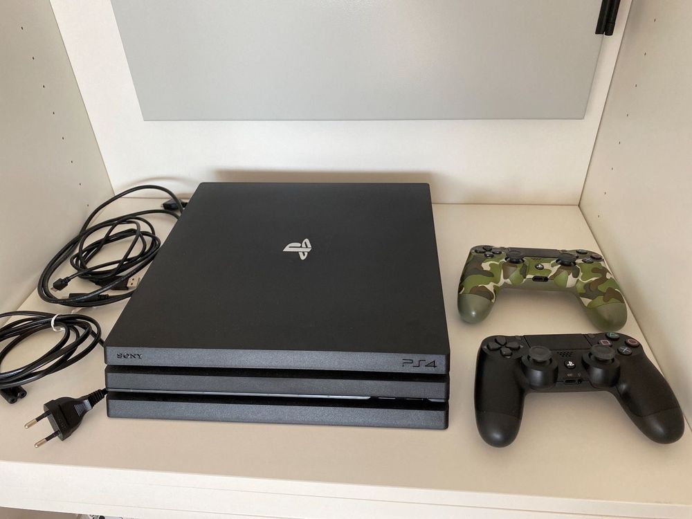 Sony PlayStation 4 Pro + 2 Controller | Kaufen auf Ricardo