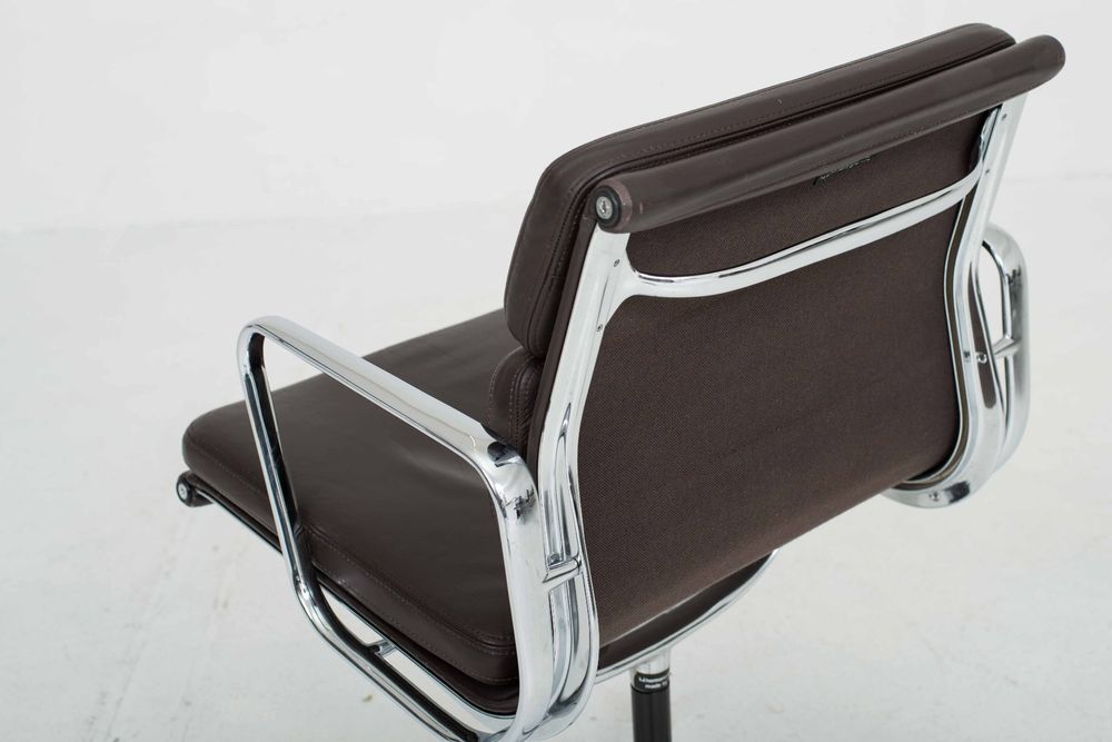 Vitra EA 207 Soft Pad Bürostuhl von Eames in braunem Leder | Kaufen auf ...
