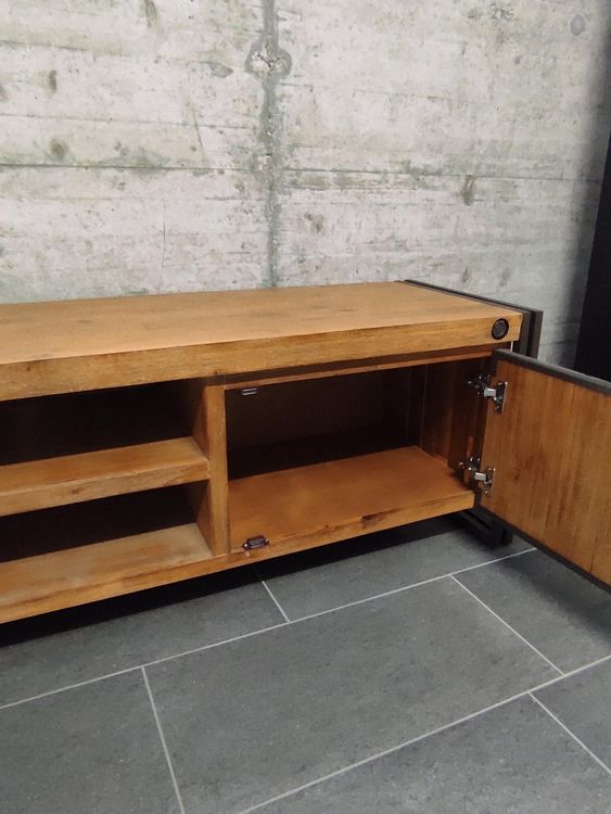 TV-Lowboard 2 Fächer mittig | Kaufen auf Ricardo