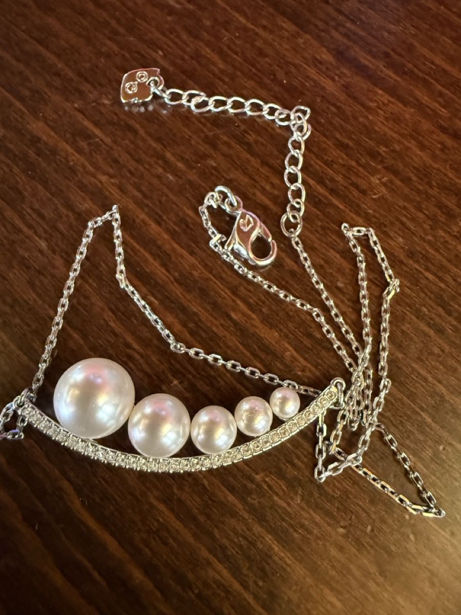 Collier Swarovski croissant de lune avec perles (D'occasion) à Monthey ...