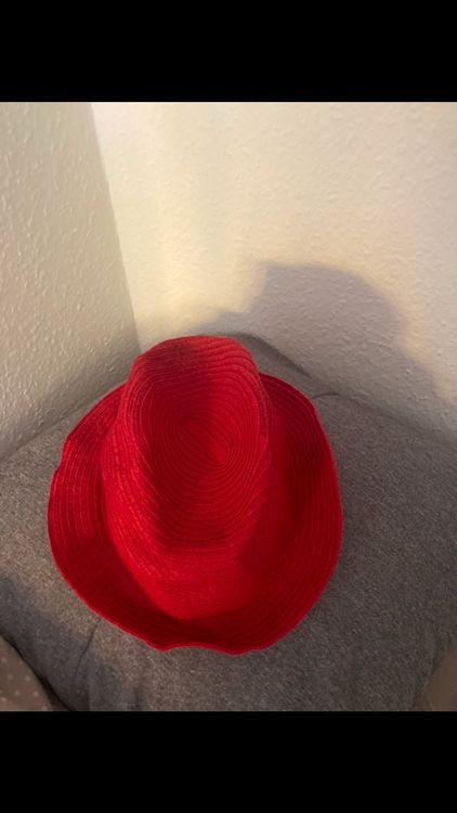Chapeau rouge (Neuf (Voir description)) à Morges pour CHF 9 – avec ...