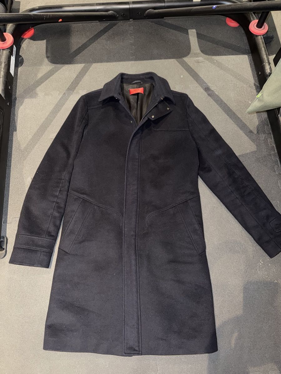 Hugo Boss Mantel Grösse 98 (L) (Gebraucht) in Felsberg für CHF 90 – mit ...