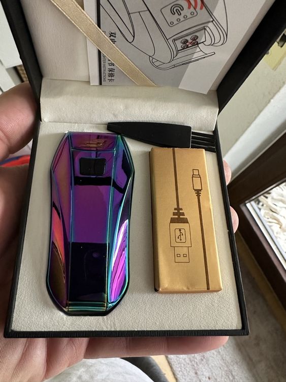 Elektrisches Feuerzeug mit USB-Ladekabel (Neu und originalverpackt) in Riehen für CHF 15 – mit ...