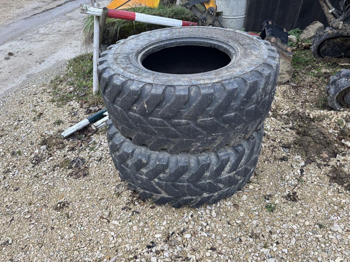 Pneus utilitaire 460/70 r 24 (D'occasion) à Travers pour CHF 1 ...