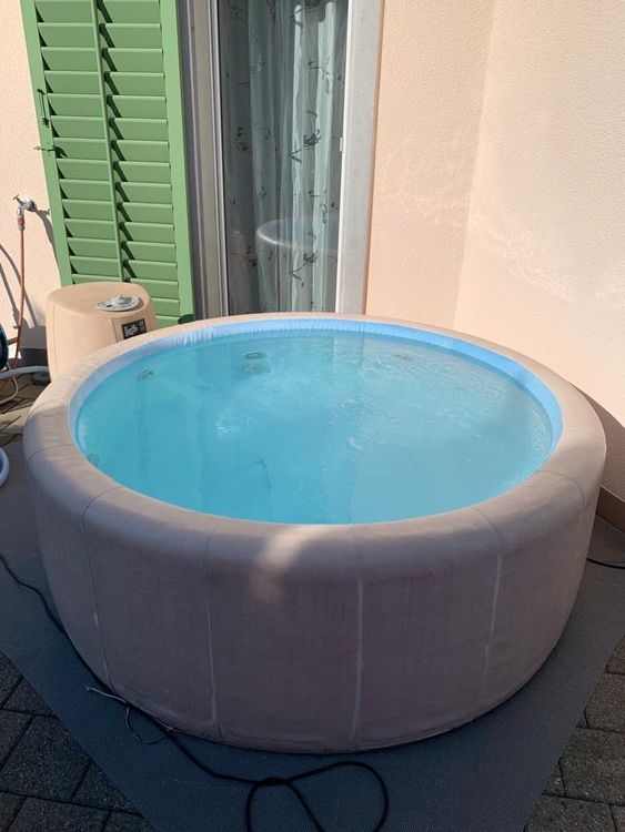 Softub ca. Model 2009 (Gebraucht) in Hütten für CHF 250 – nur Abholung ...