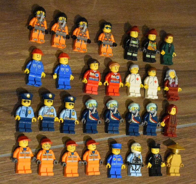 Lego Minifiguren Mix Pilot, Polizei, Arzt u.s.w. 30 Stück (Gebraucht) in Zürich für CHF 29 – mit ...