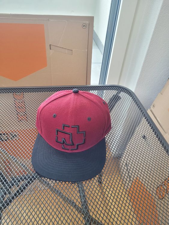 Rammstein Cap rot schwarz (Neu (gemäss Beschreibung)) in Triengen für ...