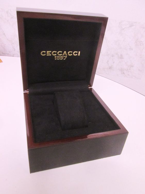 Uhrenschachtel Ceccacci mit Kissen (leer) (Gebraucht) in Sementina für ...