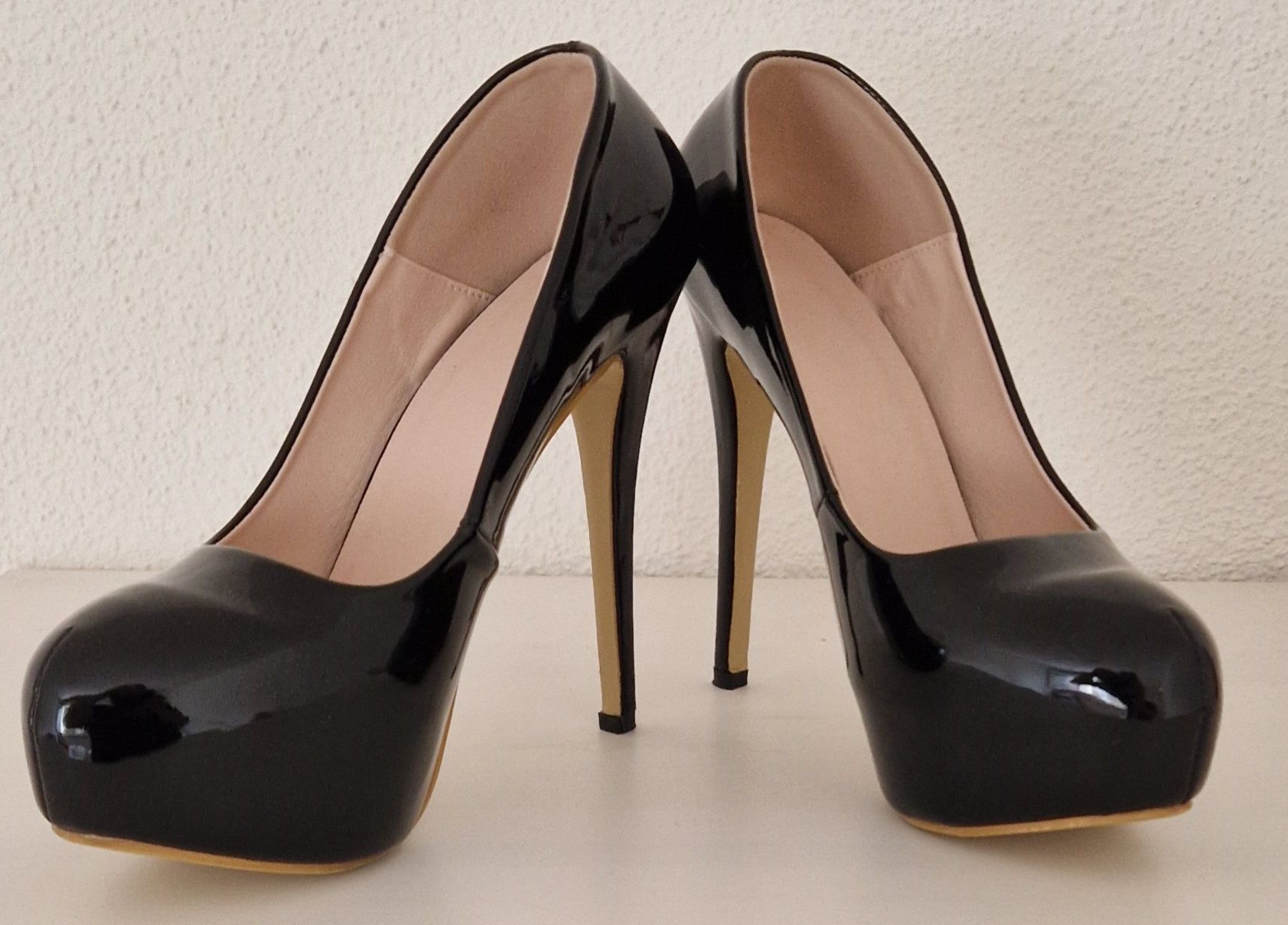 High Heels Schwarz Lack