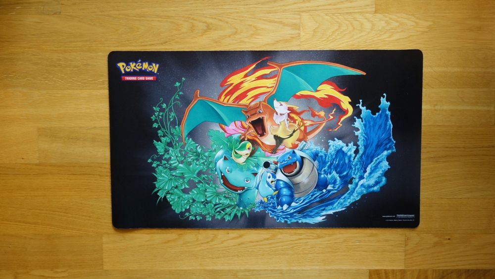 Playmat Tag Team Generations Charizard Venusaur Blastoise (Gebraucht) in Uster für CHF 12 – mit ...