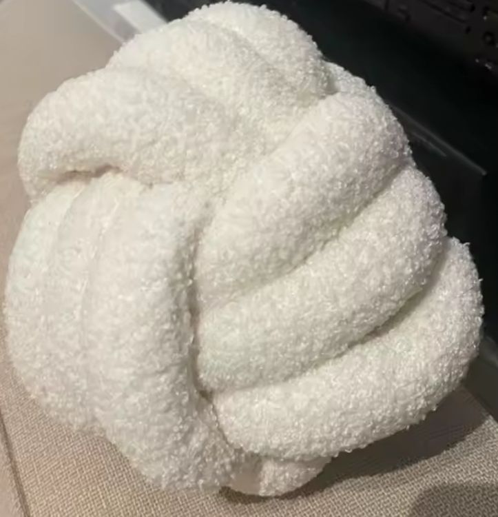 Coussin noeud décoratif blanc, doux et confortable (D'occasion) à ...