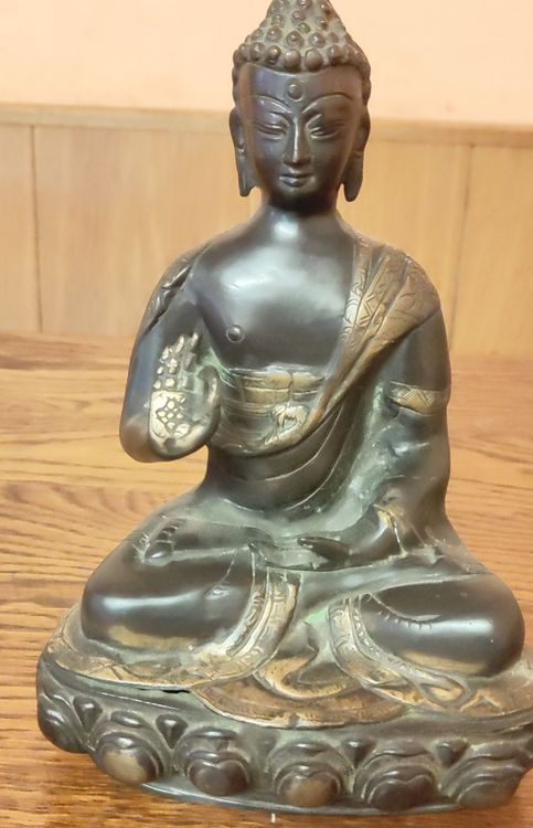Schöne Buddha-Figur aus Bronze (Gebraucht) in Jeuss für CHF 25 – mit Lieferung auf Ricardo kaufen