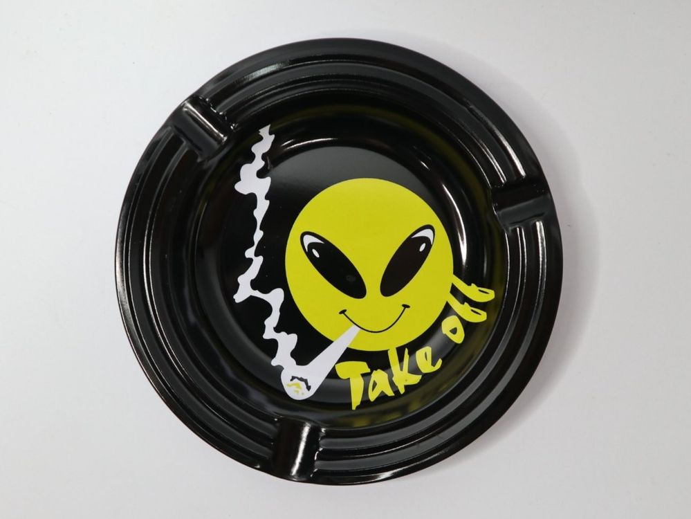 Metall Aschenbecher Alien Take Off neu (Neu und originalverpackt) in ...