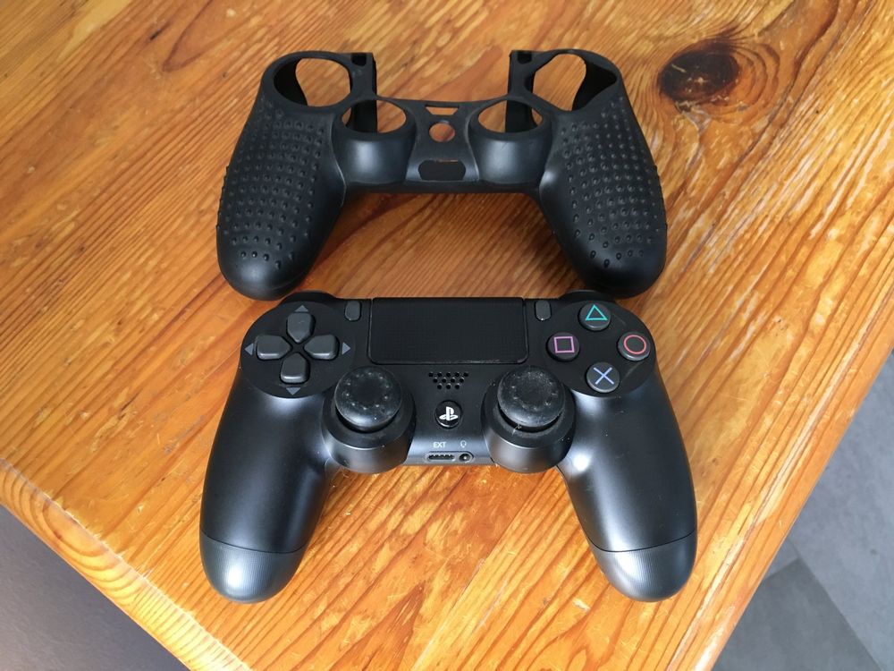 Sony PS4 Dualschock 4 V2 (CUH-ZCT2U) Controller mit Silikon (Gebraucht ...