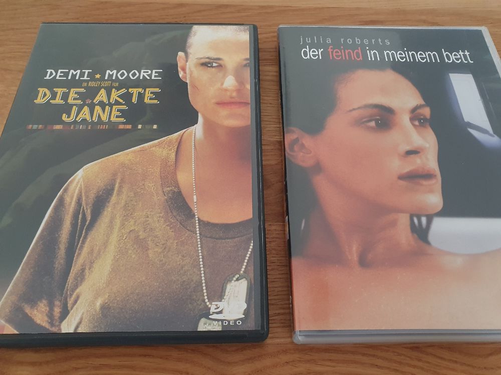 2 DVD's Die Akte Jane , Der Feind in meinem Bett (Gebraucht) in für CHF ...